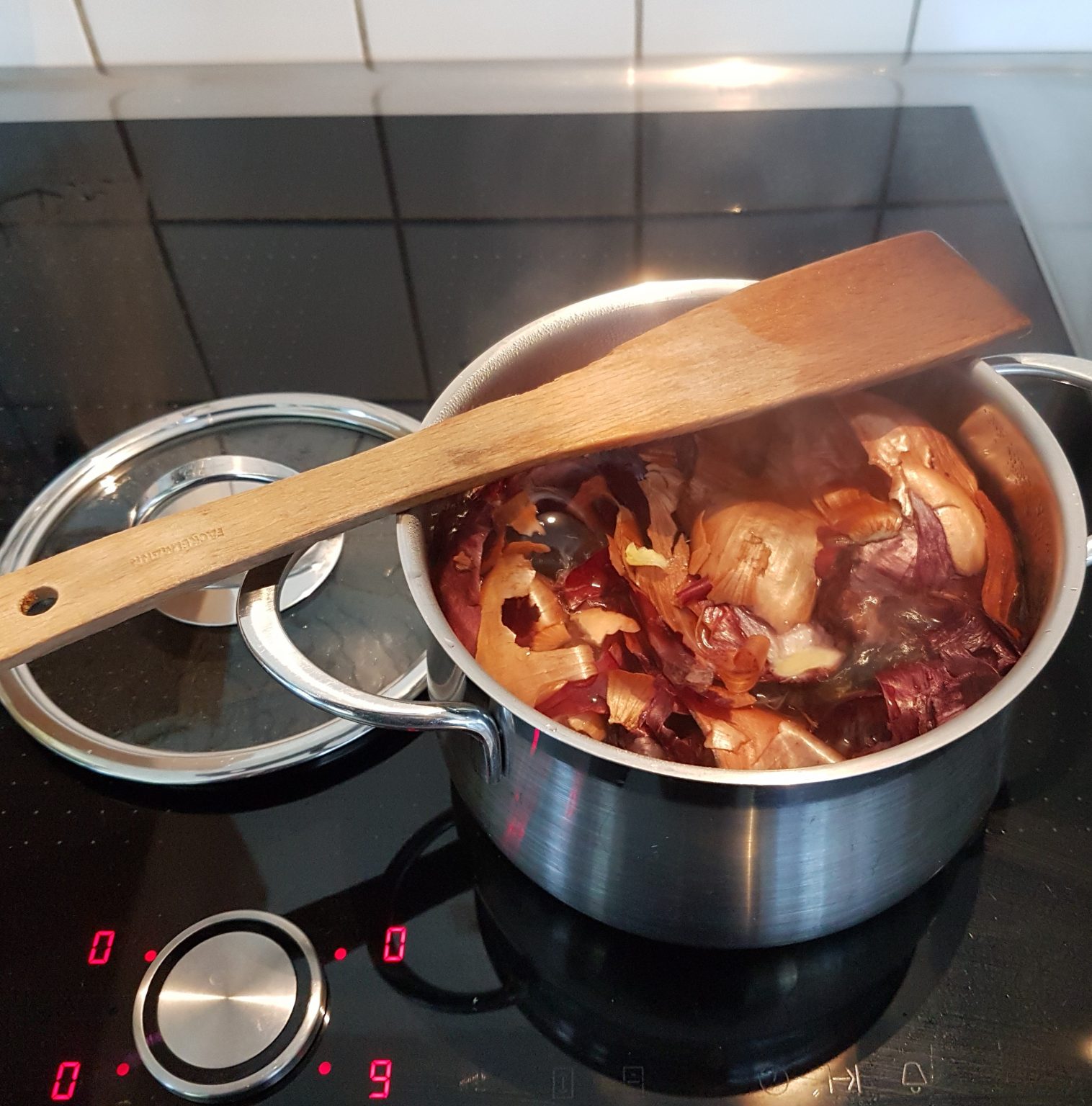 Ostereier mit Zwiebelschale färben – Christophorus-Schule Düren